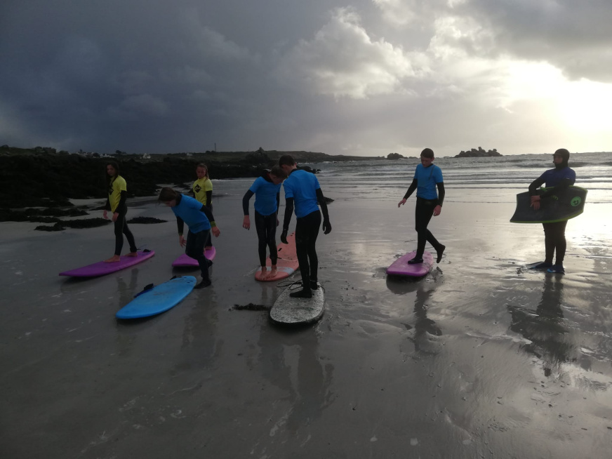 Session de surf à la plage des Dames de Porspoder - Collège Edouard Quéau